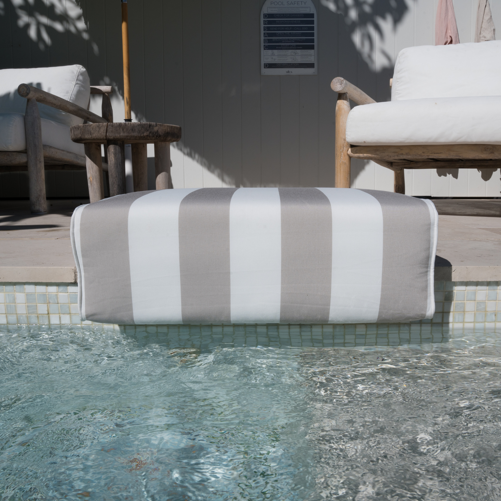 Poolside Cushion – Silux