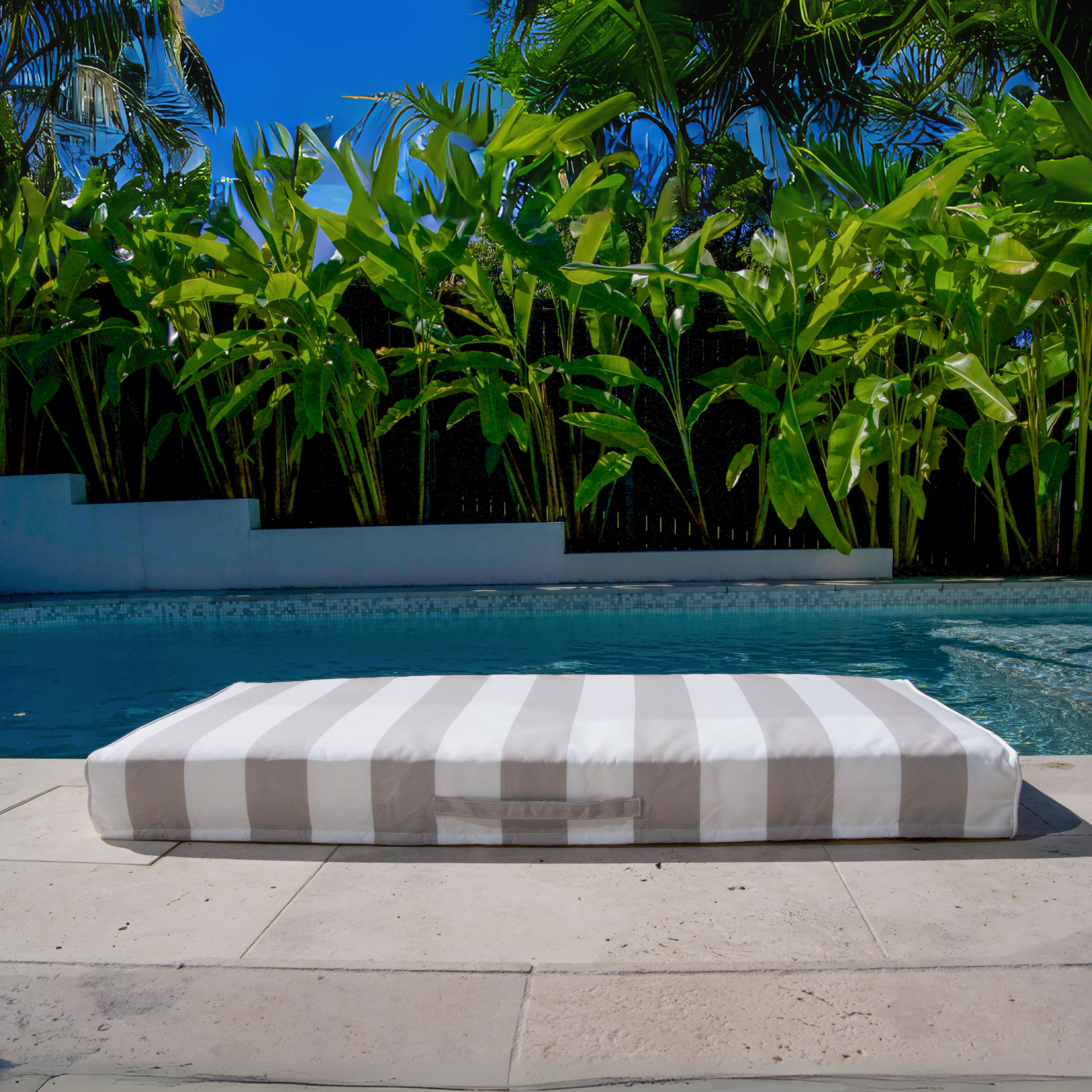 Poolside Cushion – Silux